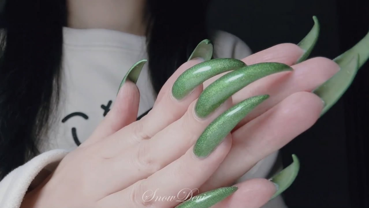 SNOW1526-Showing Green Nails_nails_snowdevi nails